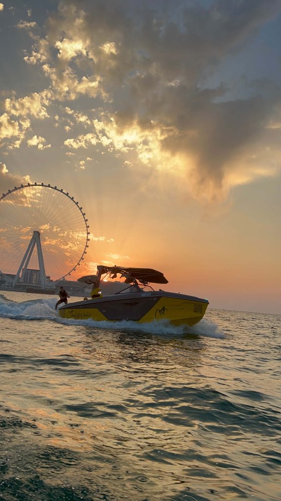 Crazy Wake Boat - Crazywake Dubai