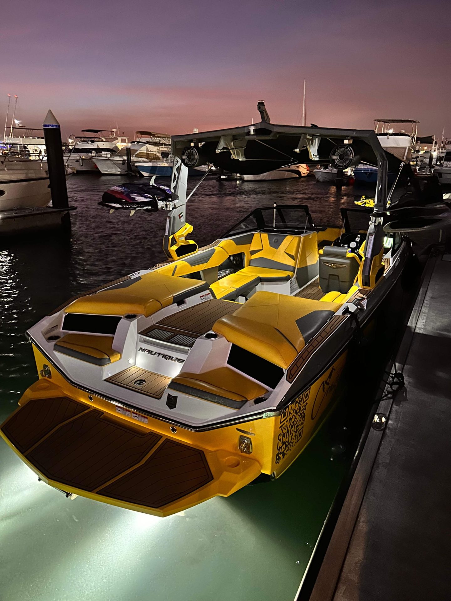 Dubai Boat Tours - Crazywake Dubai